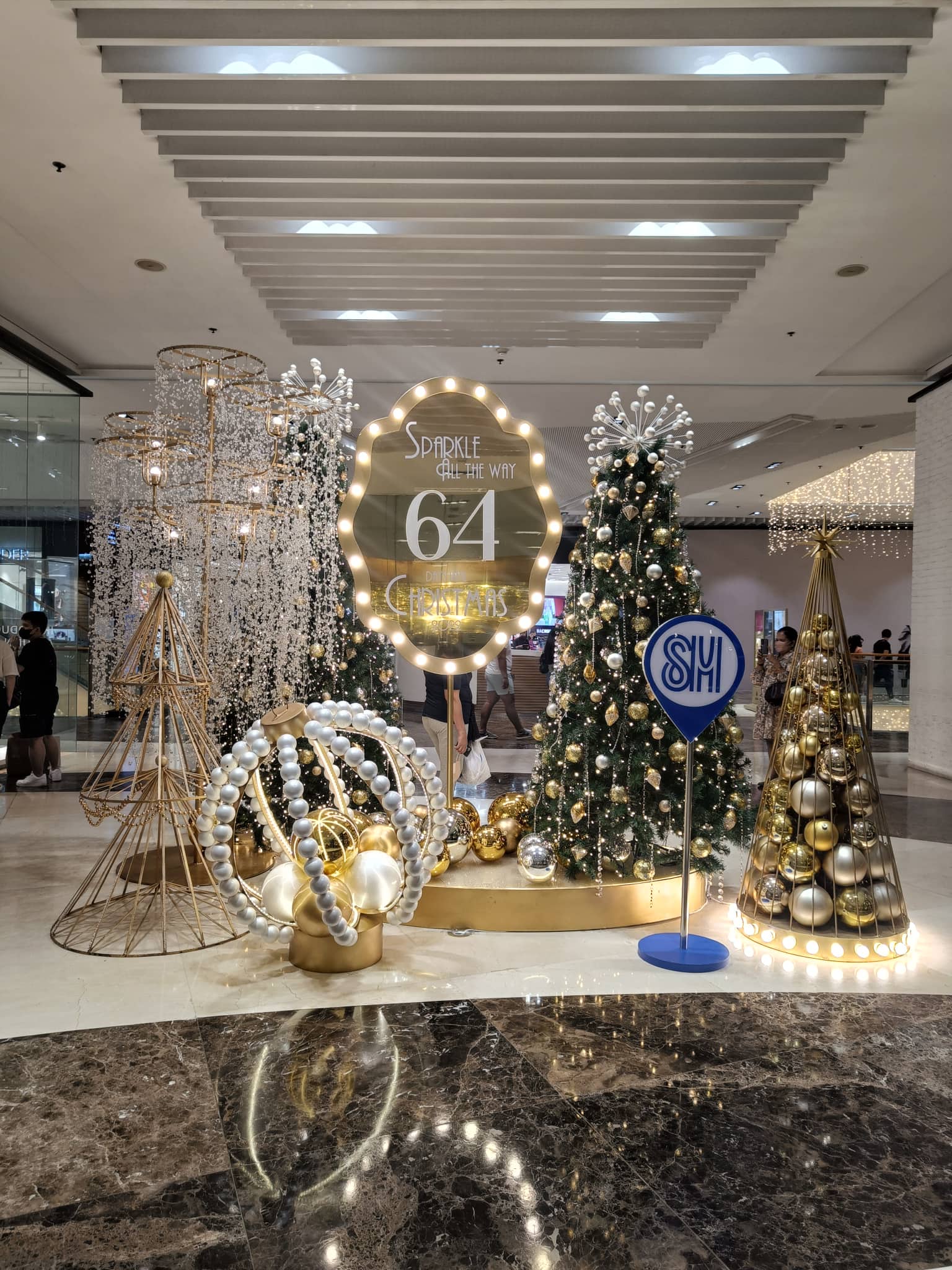 A peek at SM Aura Premier’s Golden Christmas Journey for mall-goers ...