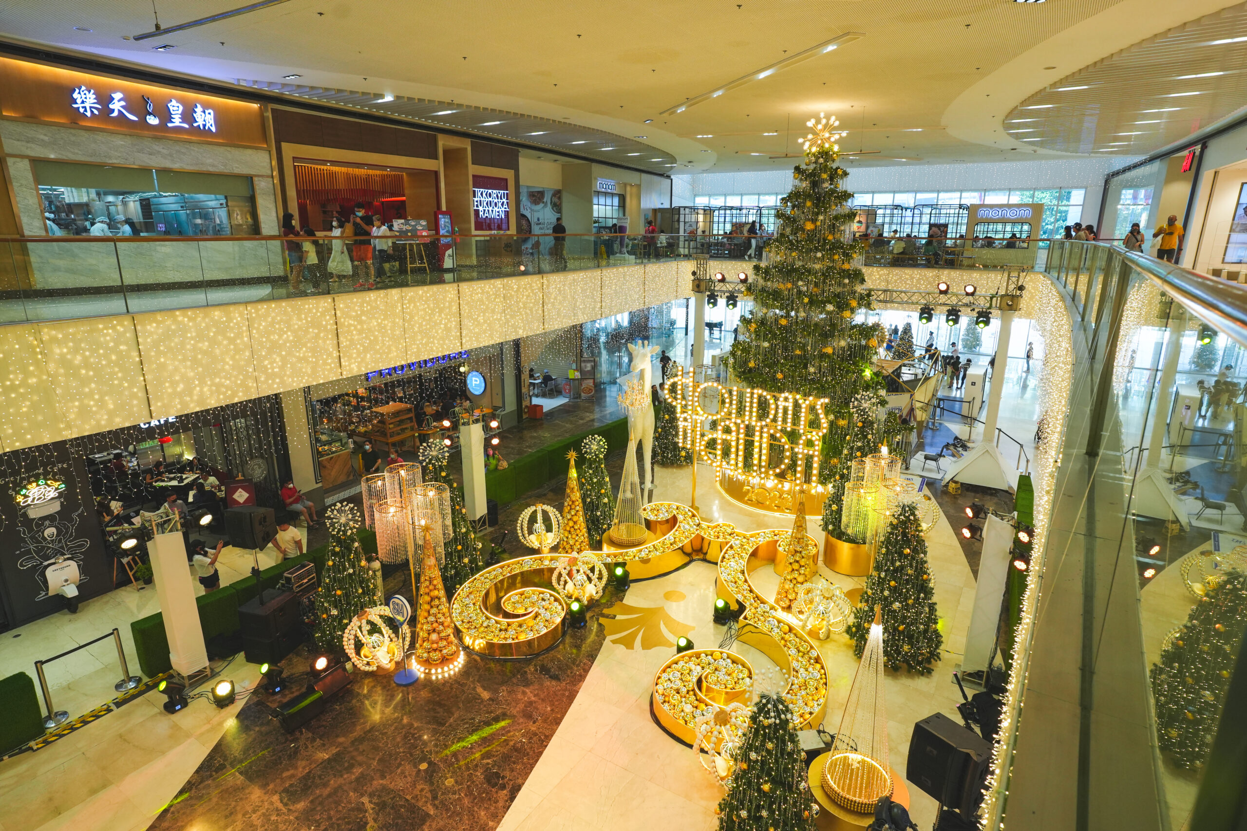 A peek at SM Aura Premier’s Golden Christmas Journey for mall-goers ...